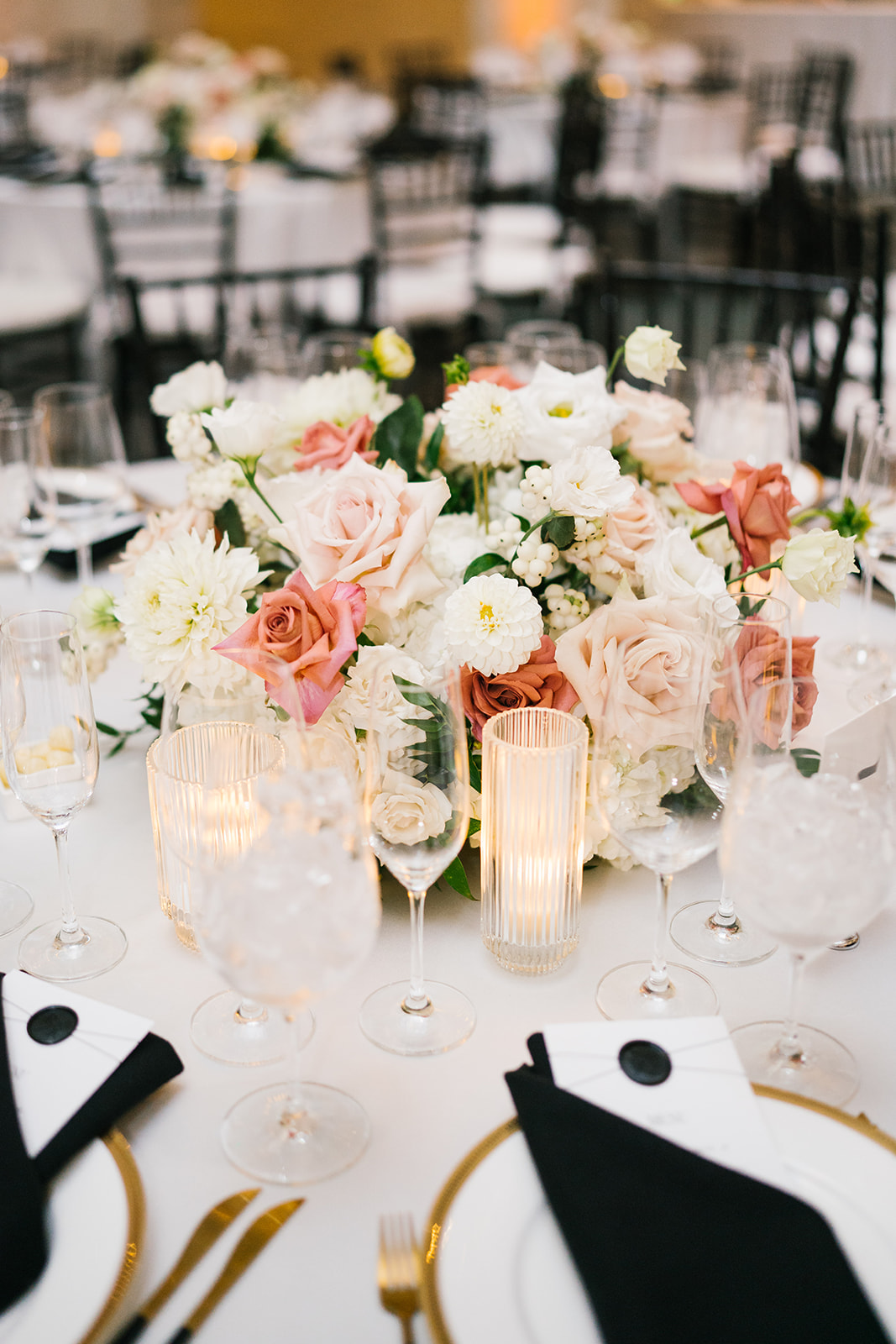 Sophisticated Harvard Art Museums Wedding | wearestarborn.com